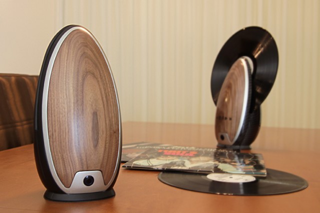 Vertical Vinyl Records Player – Fubiz Media