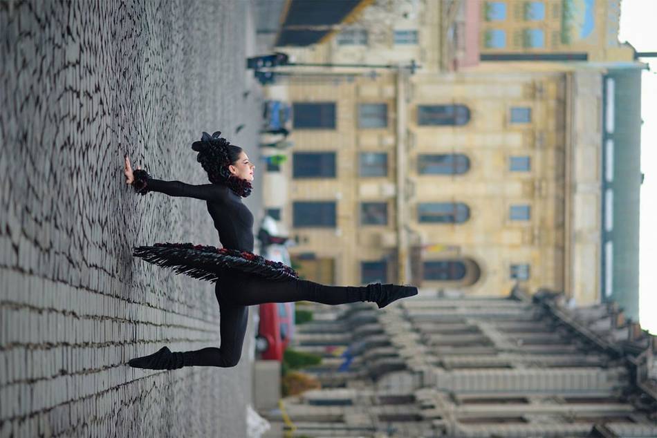 Stunning Pictures of a Ballerina in the Streets of Romania – Fubiz Media