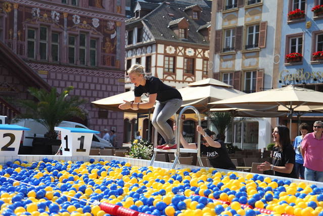 A Ball Pool in France by IKEA – Fubiz Media