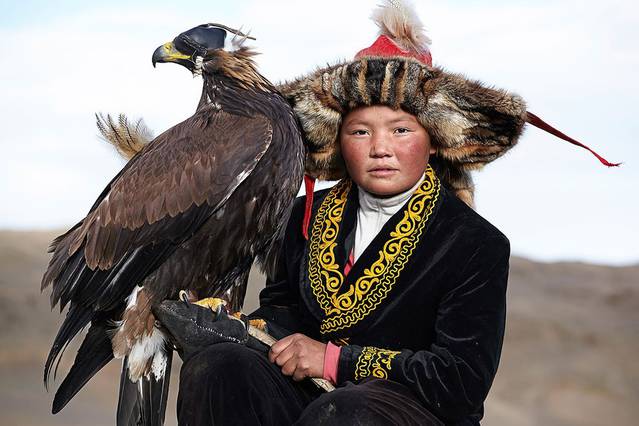Traditional Eagle Hunting in Mongolia – Fubiz Media