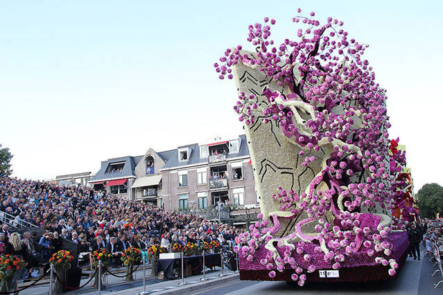 Amazing Flower Sculptures Parade – Fubiz Media