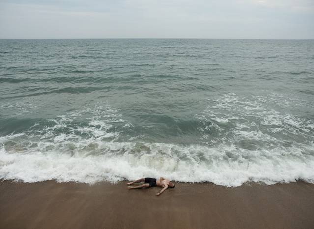 Surreal Portraits Dealing with Isolation – Fubiz Media