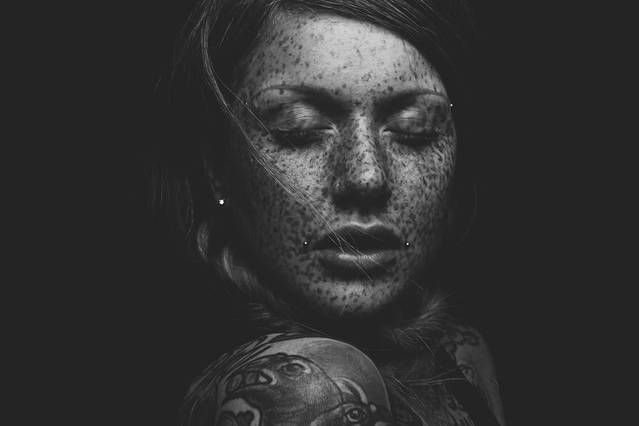 Dark Portraits of Tattooed Models – Fubiz Media