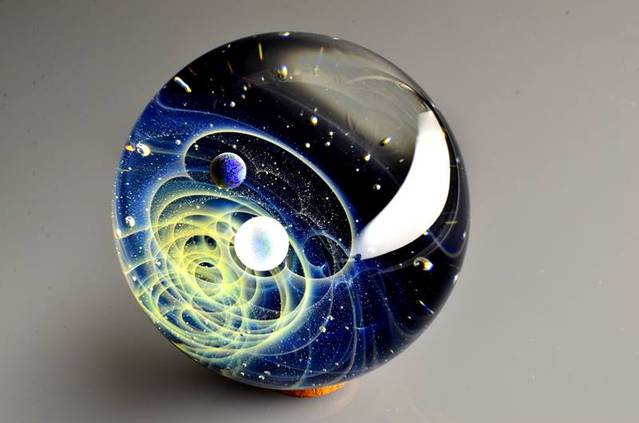 Little Galaxies in Glass Spheres – Fubiz Media
