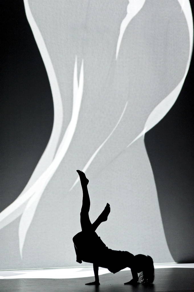 3D Mapping Dance Scenography – Fubiz Media