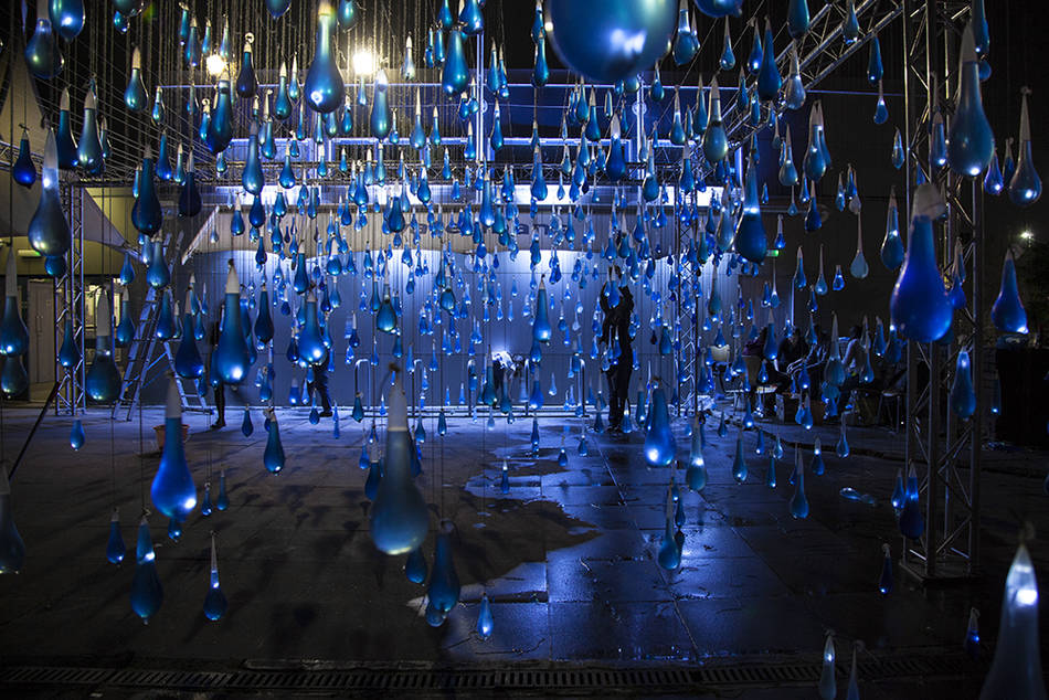 Interactive Light Rain Drops Installation – Fubiz Media
