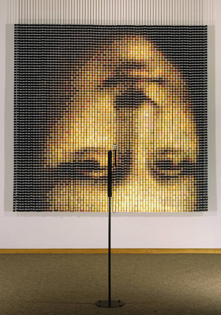 Pixelated Iconic Pictures With Thread Spools – Fubiz Media