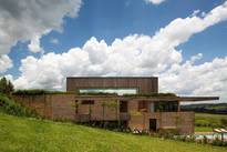 Innovative Brazilian Country House in a Steep Plot – Fubiz Media