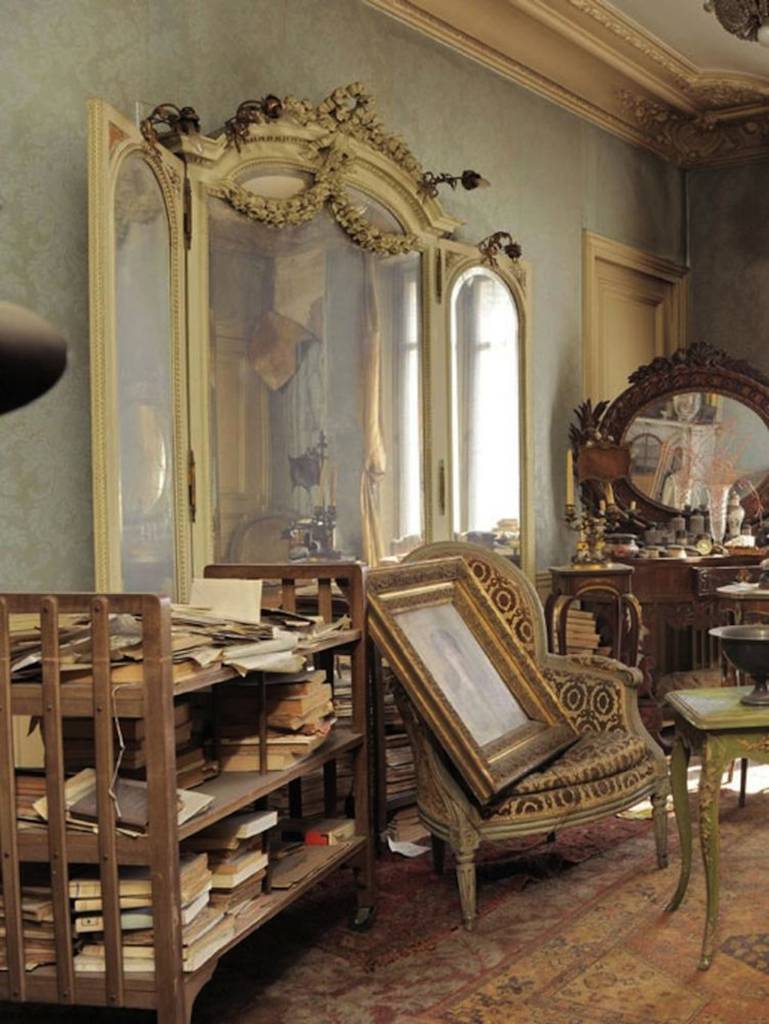 Time Capsule Apartment in Paris Abandoned 70 Years Ago – Fubiz Media