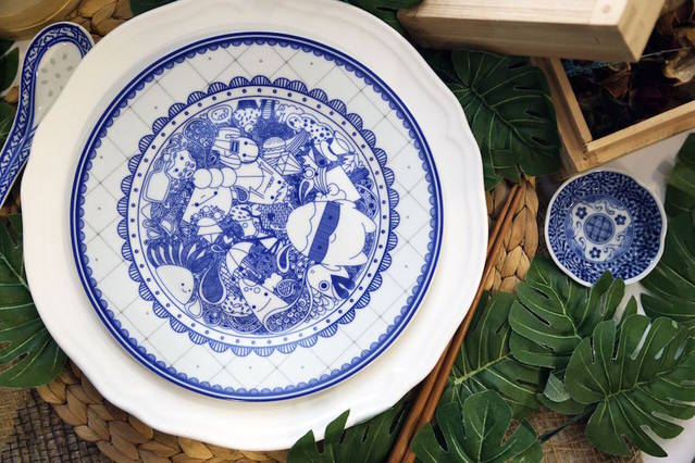 Adorable Hand-Drawn Porcelain Dinnerware – Fubiz Media