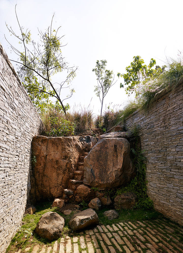 Wonderful House Perfectly Embedded in Mumbai’s Nature – Fubiz Media