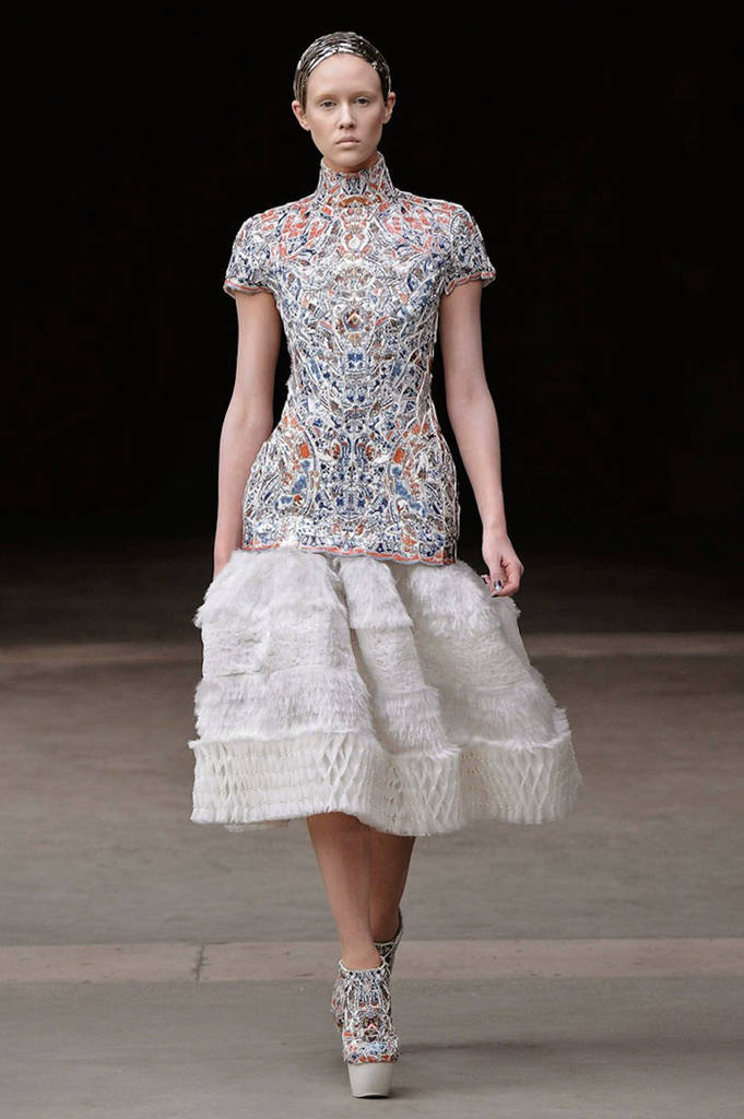 Incredible Traditional Chinese Ceramic Clothes – Fubiz Media