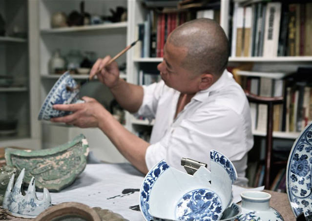 Incredible Traditional Chinese Ceramic Clothes – Fubiz Media