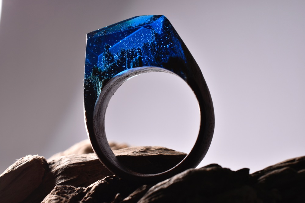 Wooden Rings with Magnificent Tiny Fantasy Landscapes – Fubiz Media