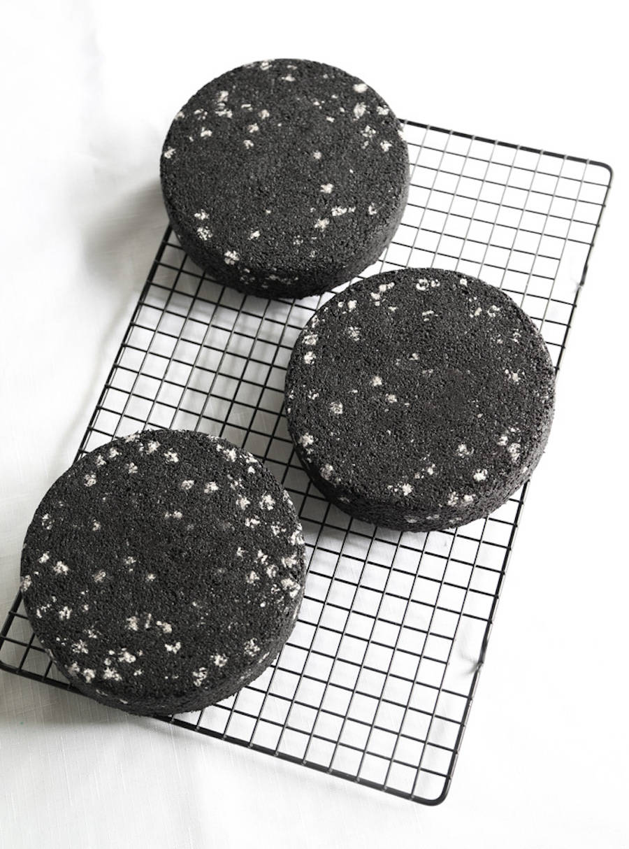 Amazing Black Velvet Nebula Cake – Fubiz Media