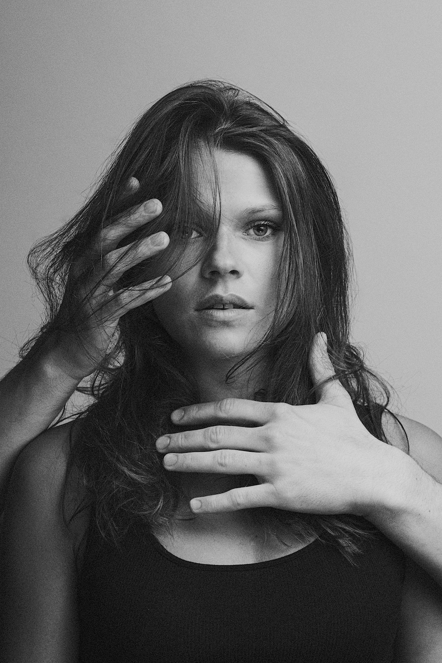 Womanization Black & White Portraits – Fubiz Media