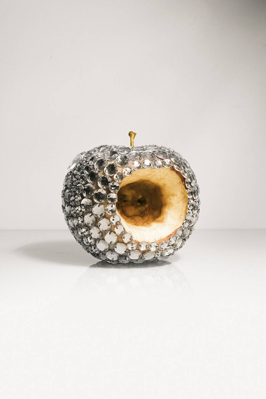 Rotten Fruits with Diamonds – Fubiz Media