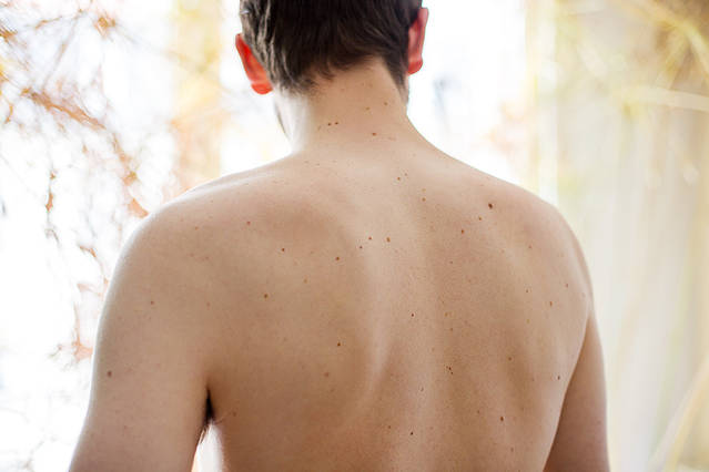 Backs of People Photography – Fubiz Media