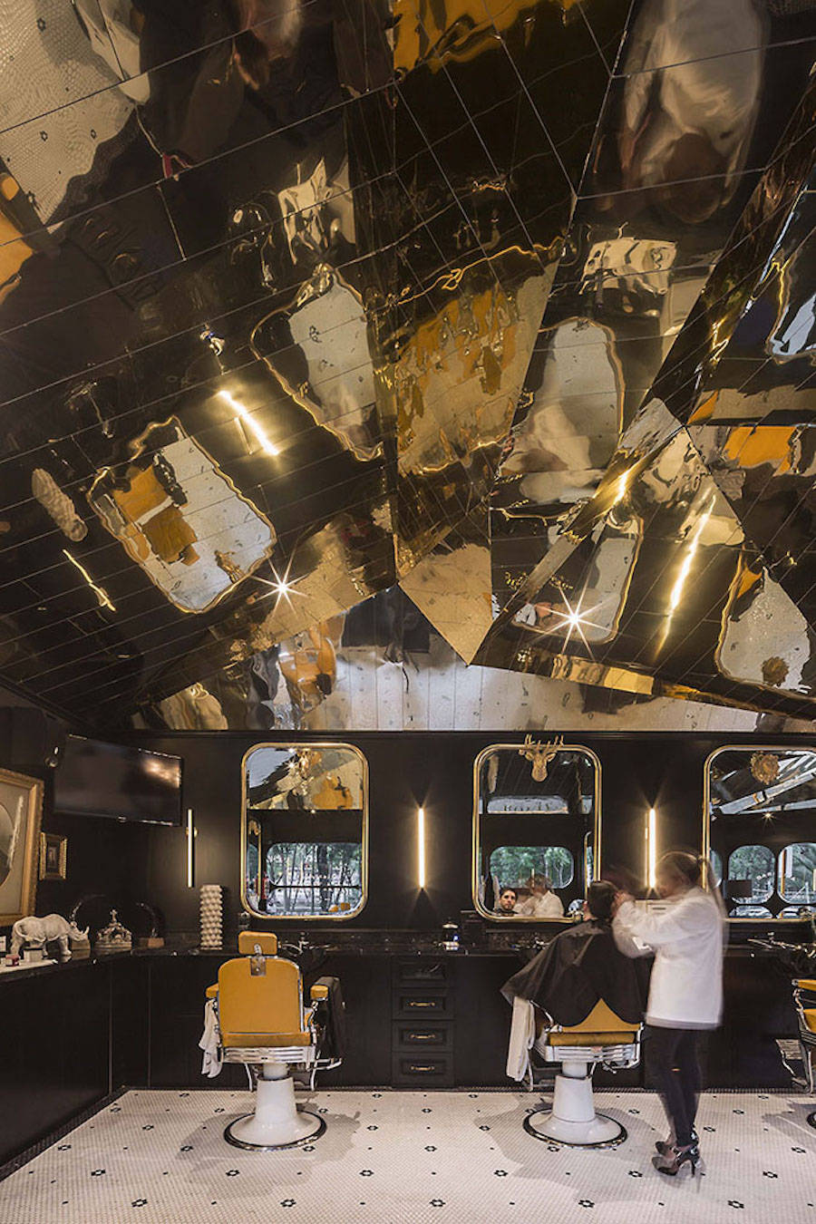Gold and Black Barbershop in Mexico City – Fubiz Media
