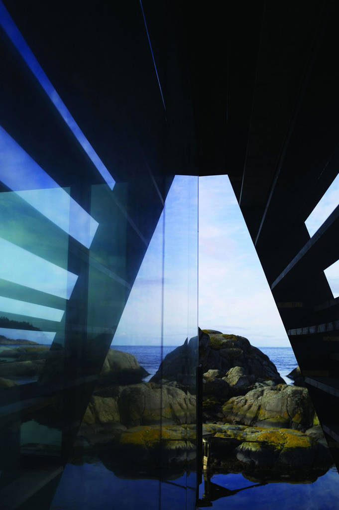 Glass-Walled Home in the Rocks of Norway – Fubiz Media