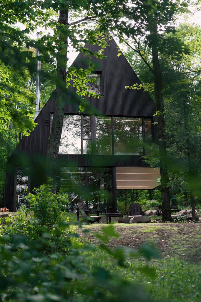 Contemporary Triangular Cabin in Canada – Fubiz Media