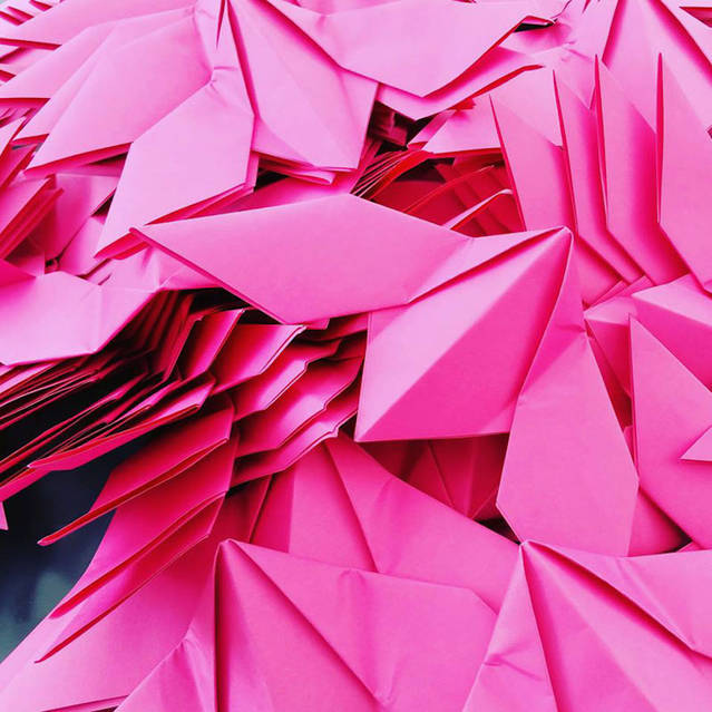Mind-Blowing Mural Made with Origami Birds in Paris – Fubiz Media