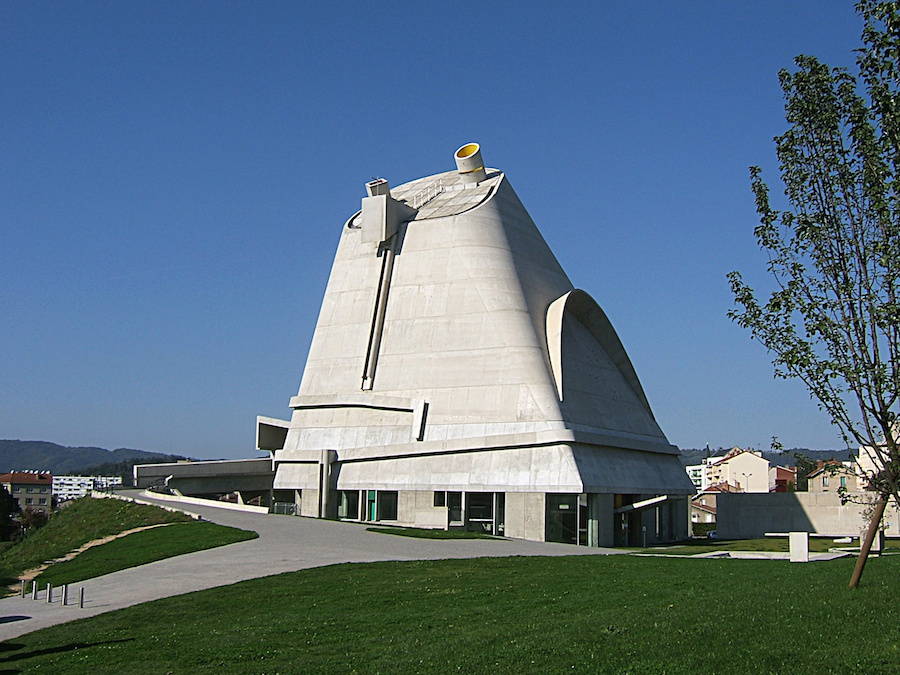 Le Corbusier’s Church Covered Digitally by a New Facade – Fubiz Media