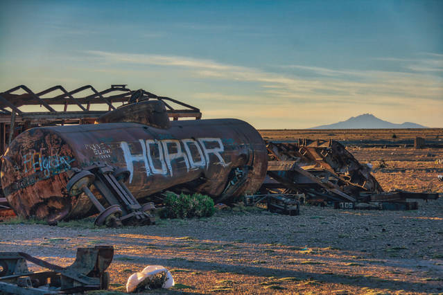 Unexpected Pictures of Lost Trains in Bolivia – Fubiz Media