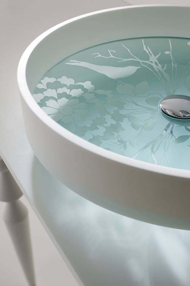 Beautiful Bathroom Sink Reflecting Patterns – Fubiz Media