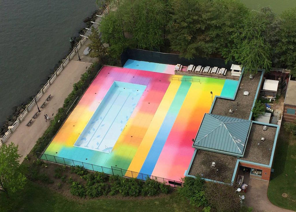 A Rainbow Pool in NYC – Fubiz Media