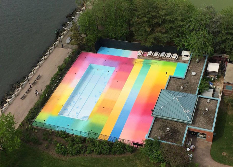 A Rainbow Pool in NYC – Fubiz Media