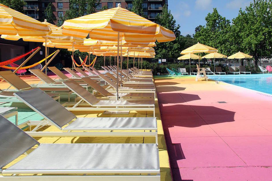A Rainbow Pool in NYC – Fubiz Media