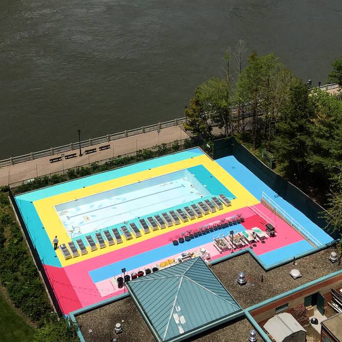 A Rainbow Pool in NYC – Fubiz Media