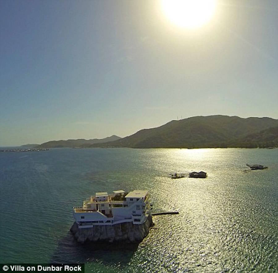 Gorgeous Pictures of the Dunbar Rock Villa in the Caribbean – Fubiz Media