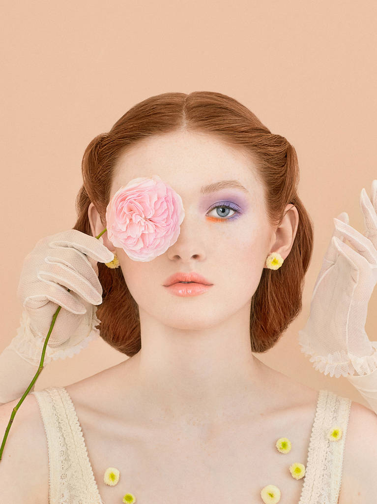 Creative Flowery Fashion Photoshoot – Fubiz Media