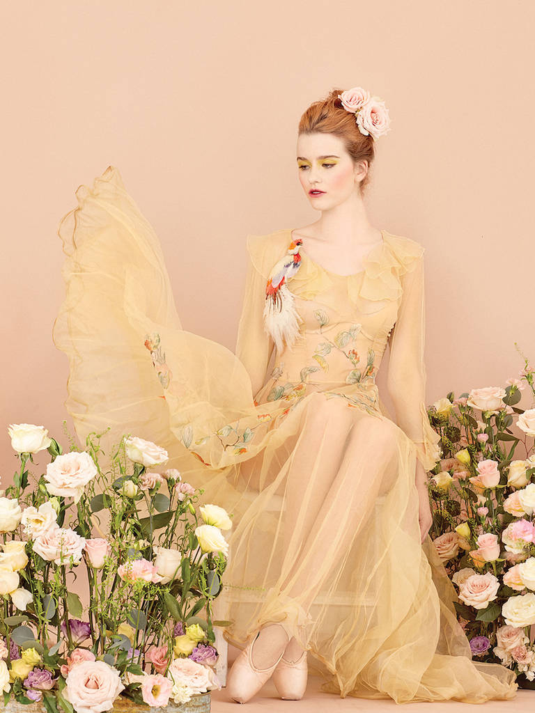 Creative Flowery Fashion Photoshoot – Fubiz Media