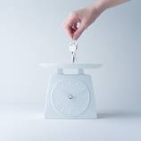 Minimalist Porcelain Clocks Like a Scale – Fubiz Media