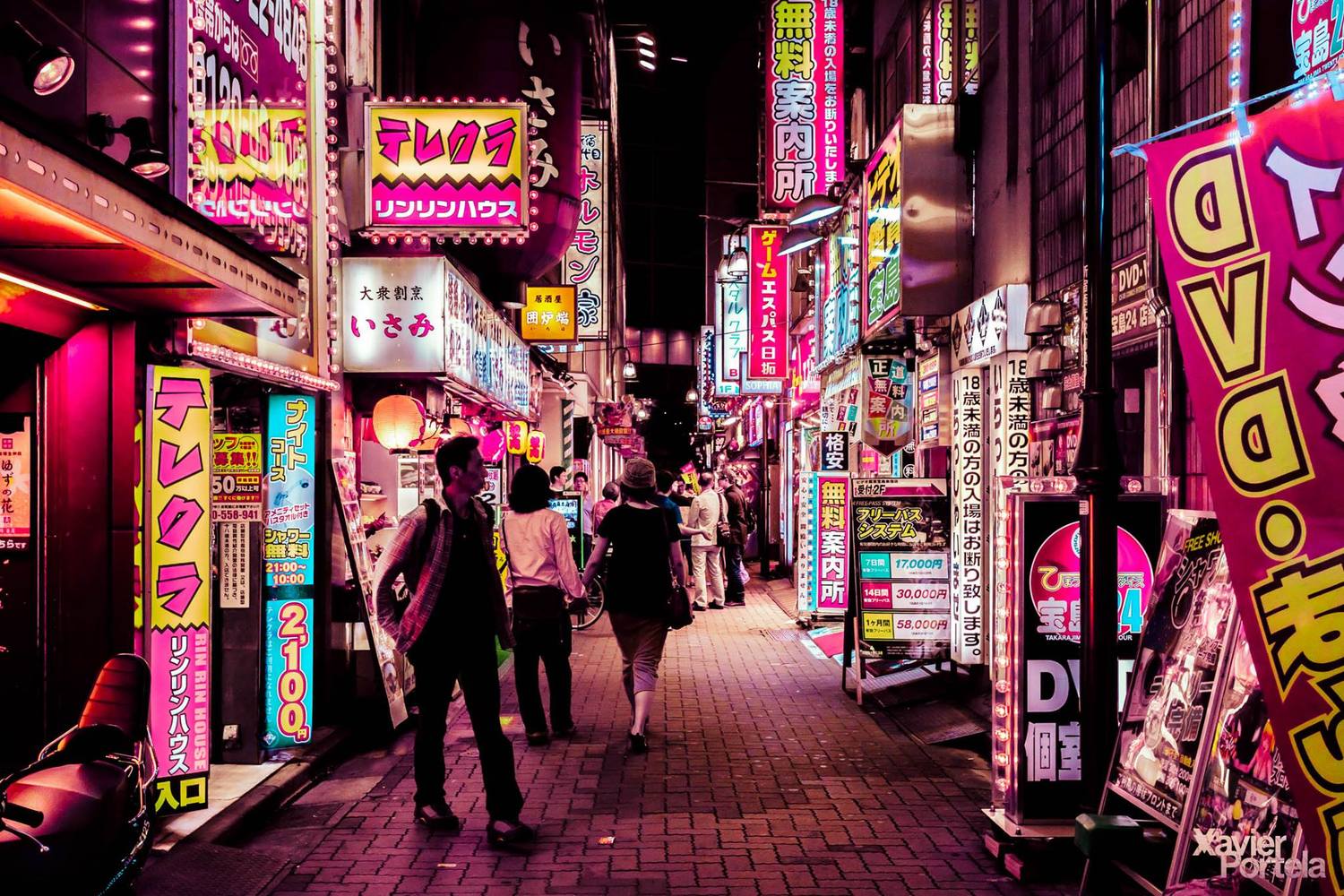 Neon Lights in Tokyo by Xavier Portela – Fubiz Media