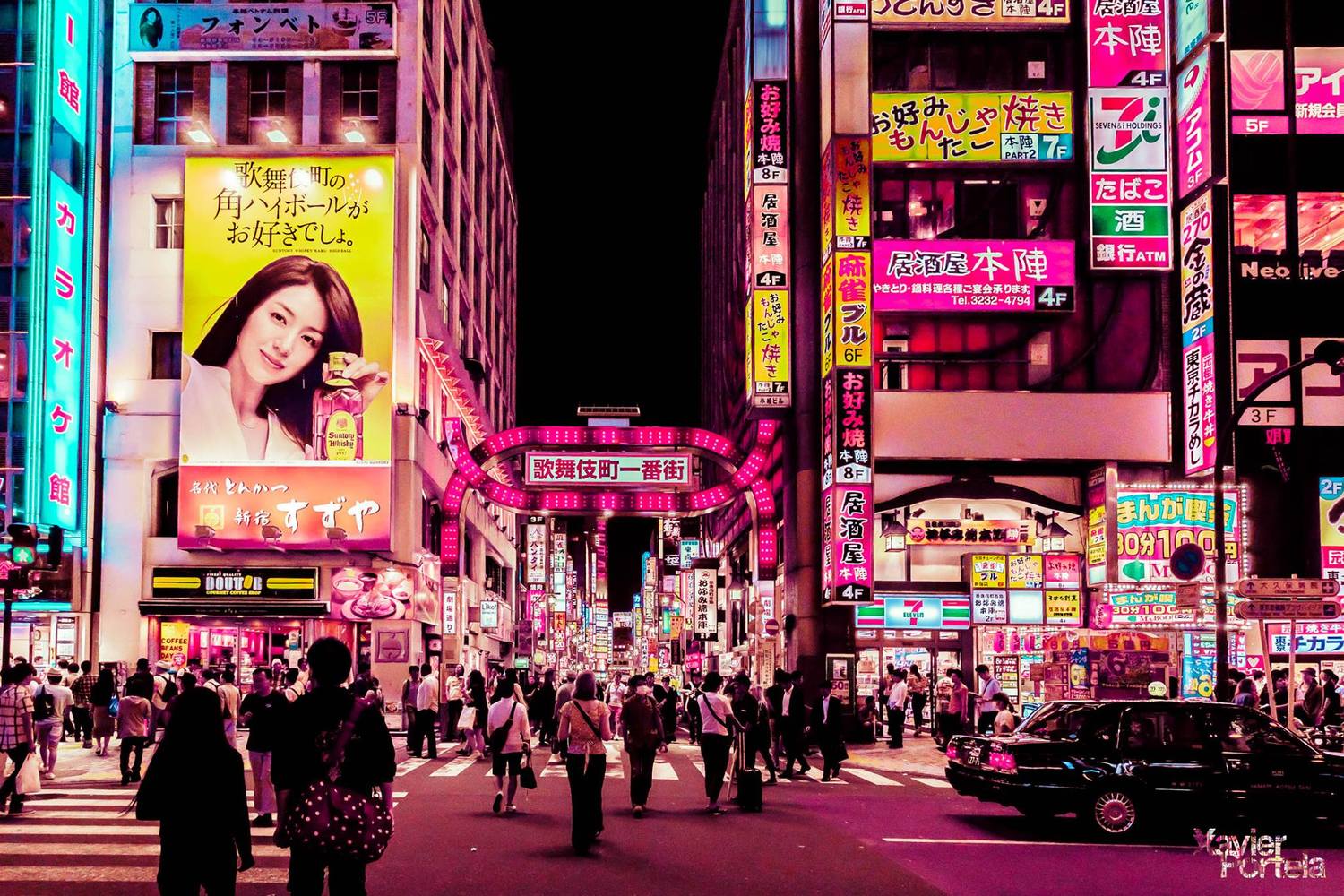 Neon Lights in Tokyo by Xavier Portela – Fubiz Media