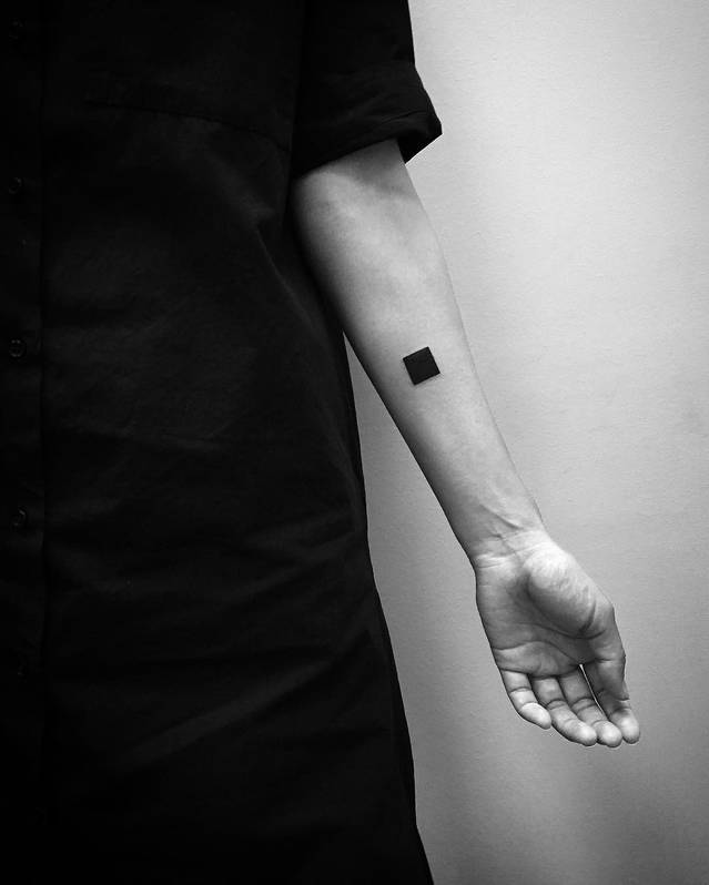 Minimalistic Tattoos inspired by the Digital Era – Fubiz Media