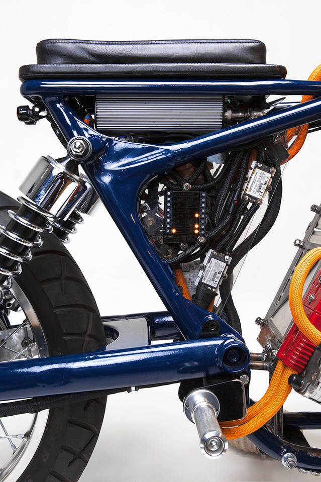 Customized Motorcycle with a Nissan Leaf Engine – Fubiz Media