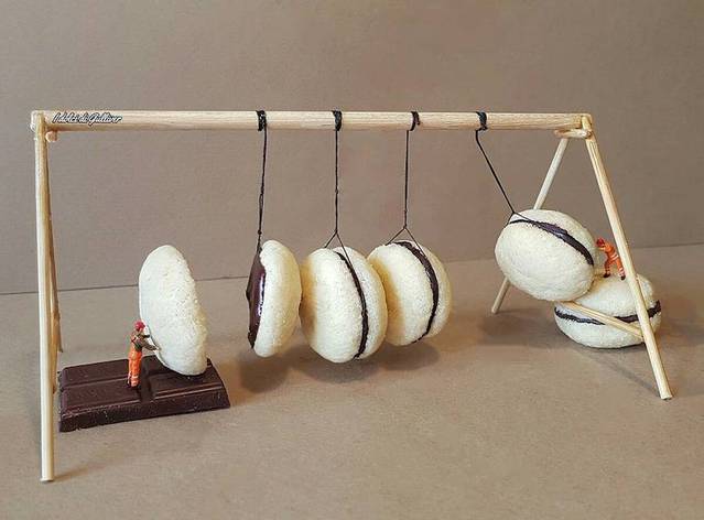 Funny Miniature Scenes with Desserts – Fubiz Media