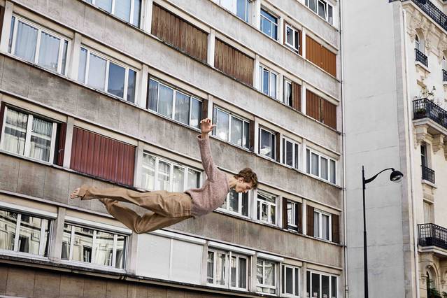 Poetic Pictures of People Falling Down – Fubiz Media