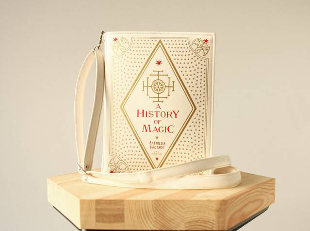 Beautiful Handbags Based on Famous Book Covers – Fubiz Media