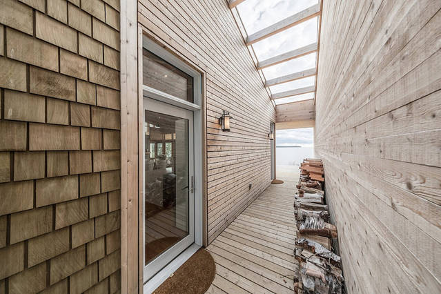 Superb Wooden Beach House in Canada – Fubiz Media