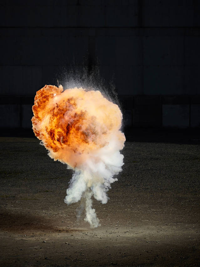 Hypnotic Explosion Photographs by Ken Hermann – Fubiz Media