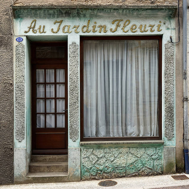 Surprising Pictures of a Ghost Town – Fubiz Media