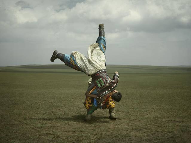 Stunning Portraits of Mongolian Wrestlers – Fubiz Media