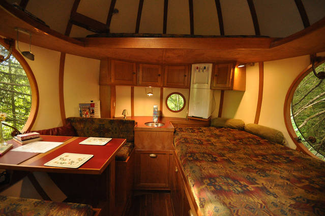 Gorgeous Spherical Tree-House Hotel in Canada – Fubiz Media