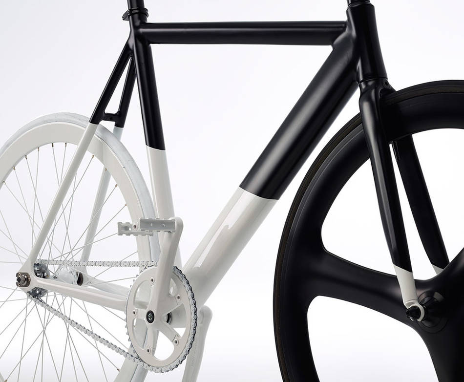 Minimalist Black & White Fixie Bicycle – Fubiz Media